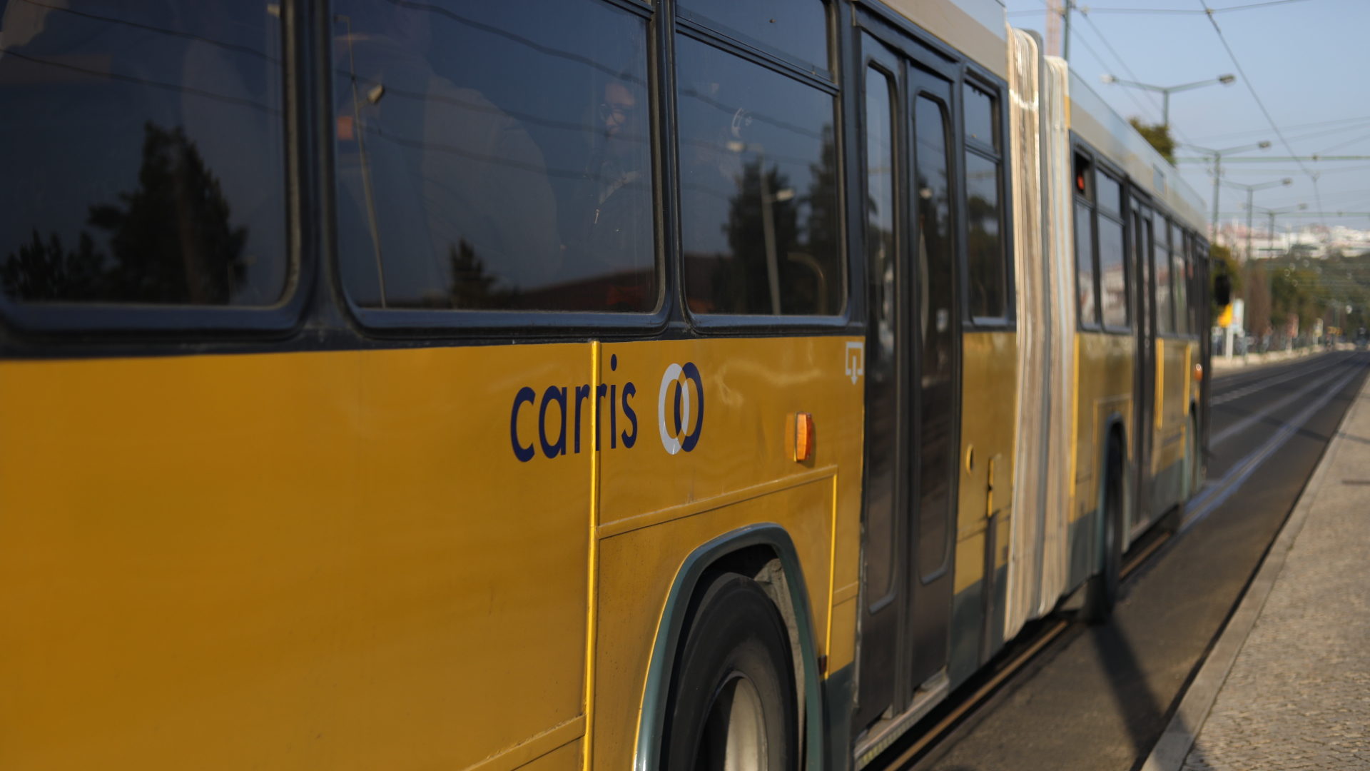 Passes da Carris e Metro. Descontos para crianças e idosos começam a 1 ...