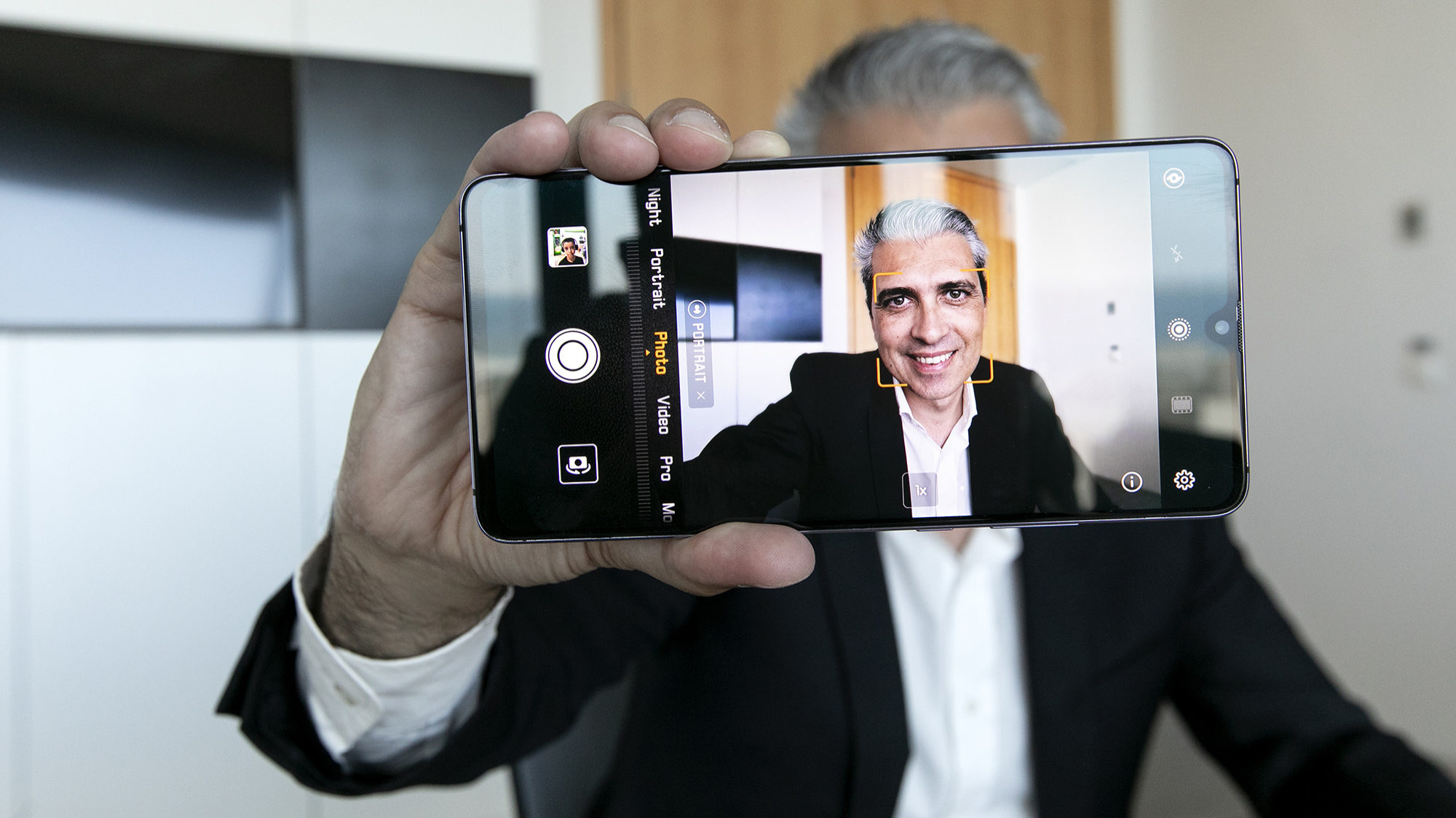 Compromisso “é manter Android”, mas há um plano B, diz Tiago Flores ...