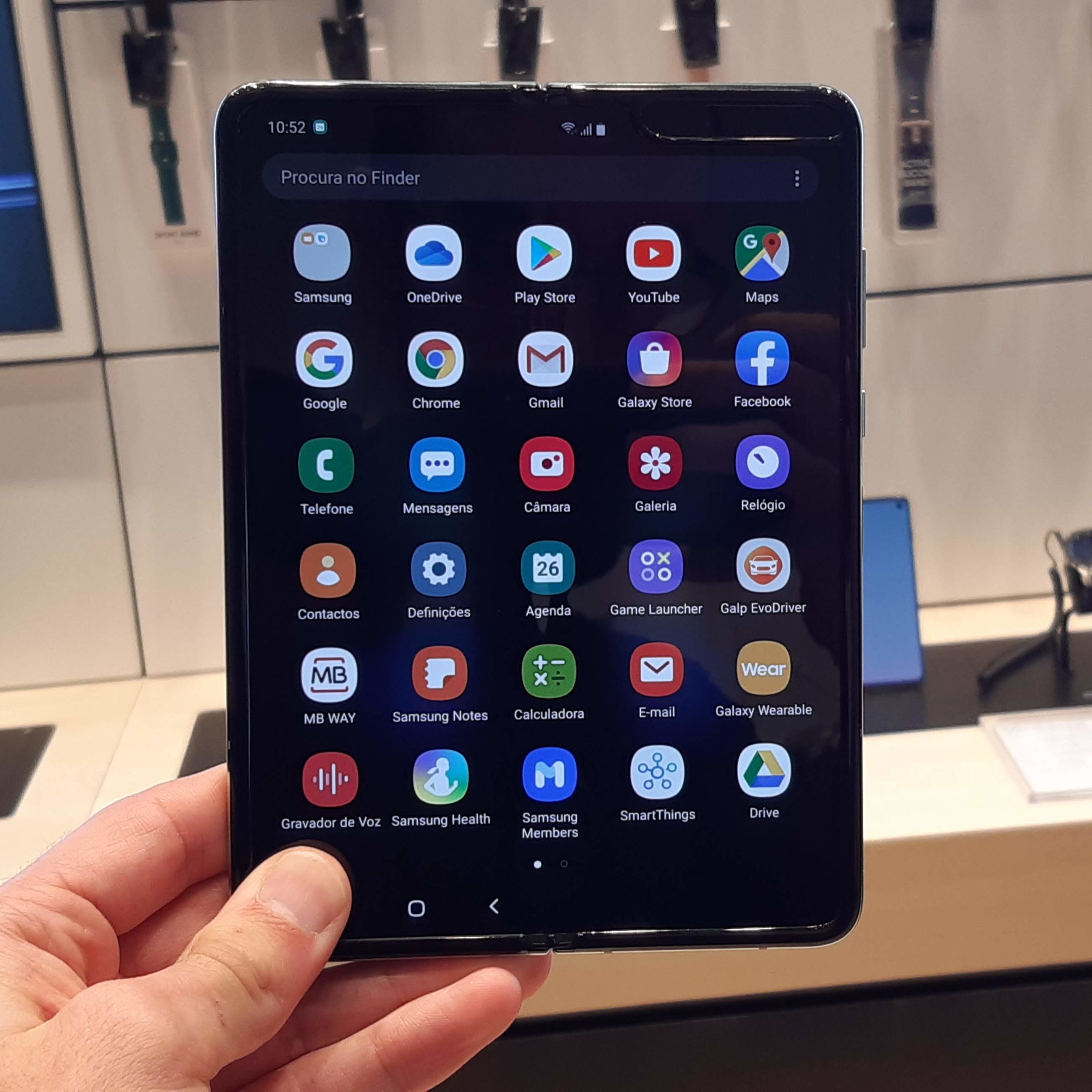 Telemóvel que se dobra da Samsung chega mais tarde a Portugal – ECO