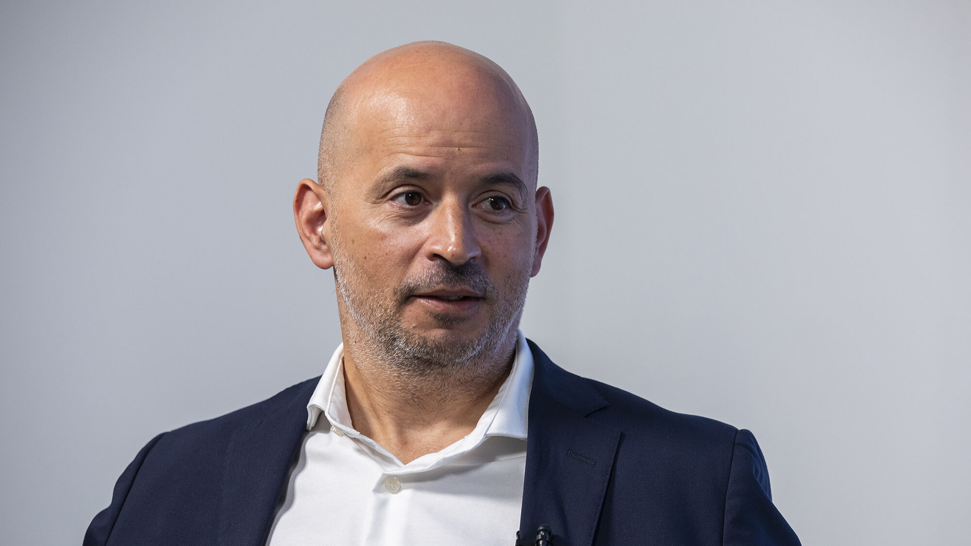 Sem maioria, Governo está a conduzir “carro sem travões”, diz João Leão ...