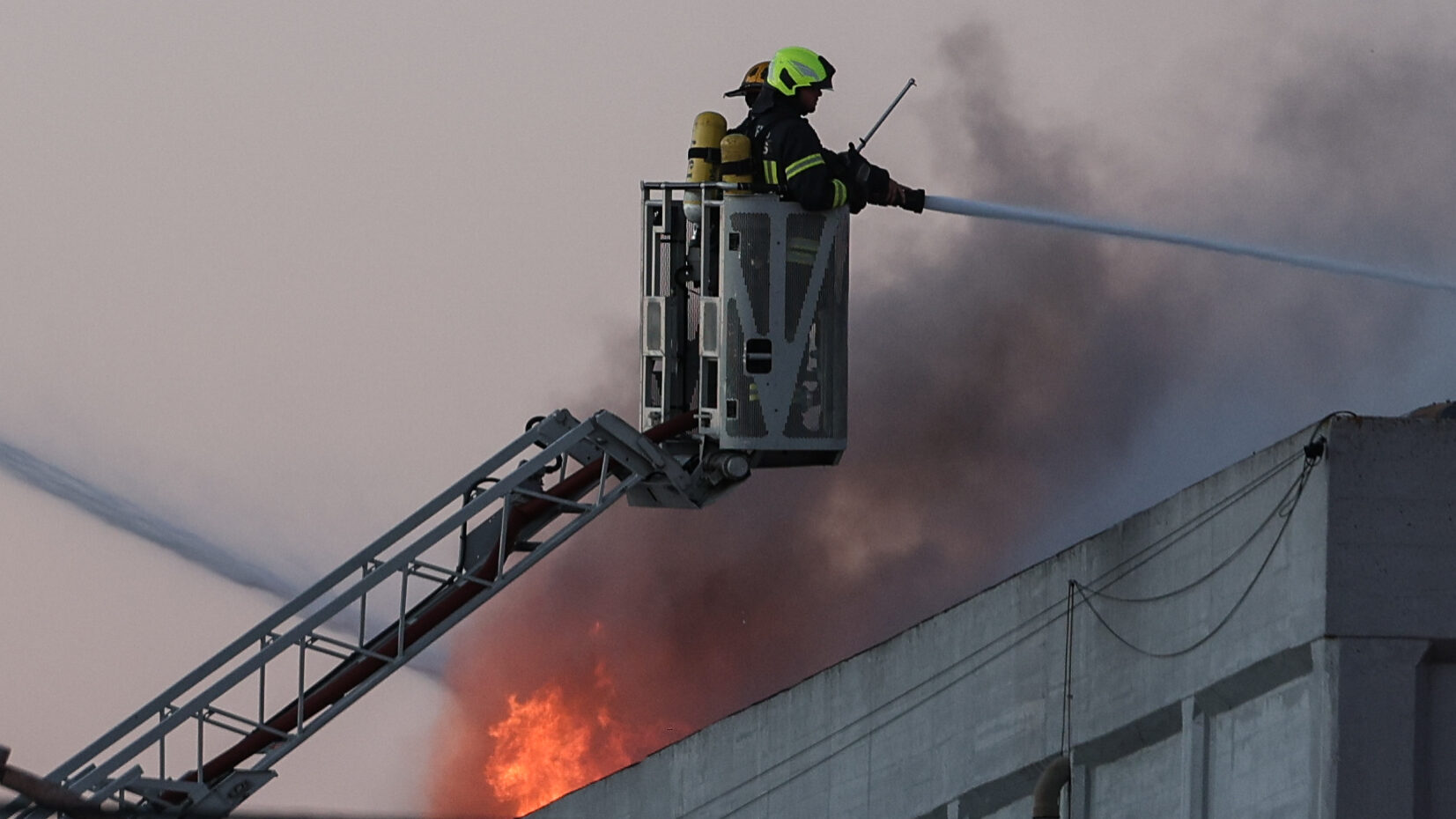 Mercedes com 21 anos provocou o incêndio no Prior Velho – ECO