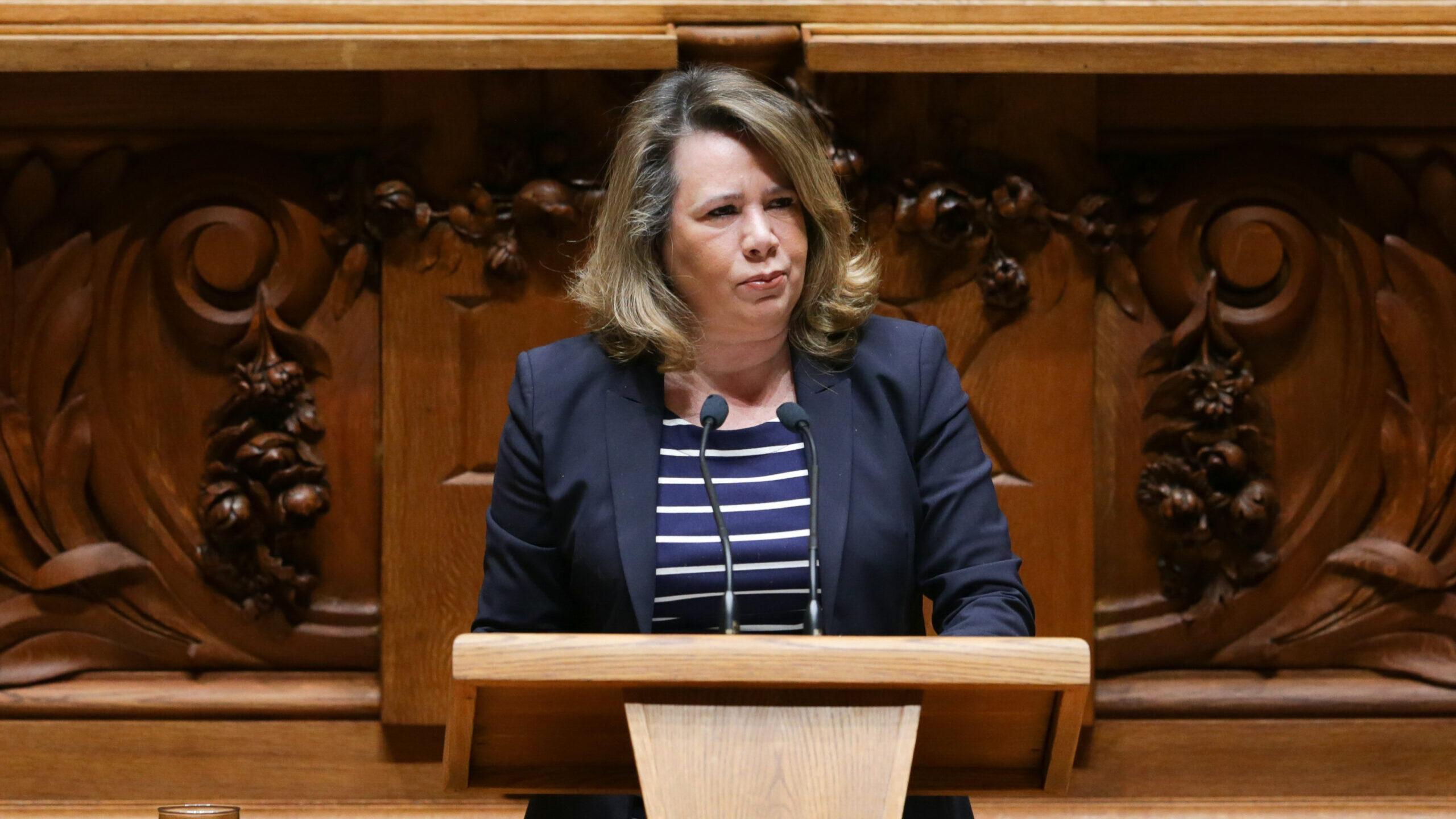 Morreu aos 56 anos ex-deputada do CDS e vice-presidente do Parlamento ...