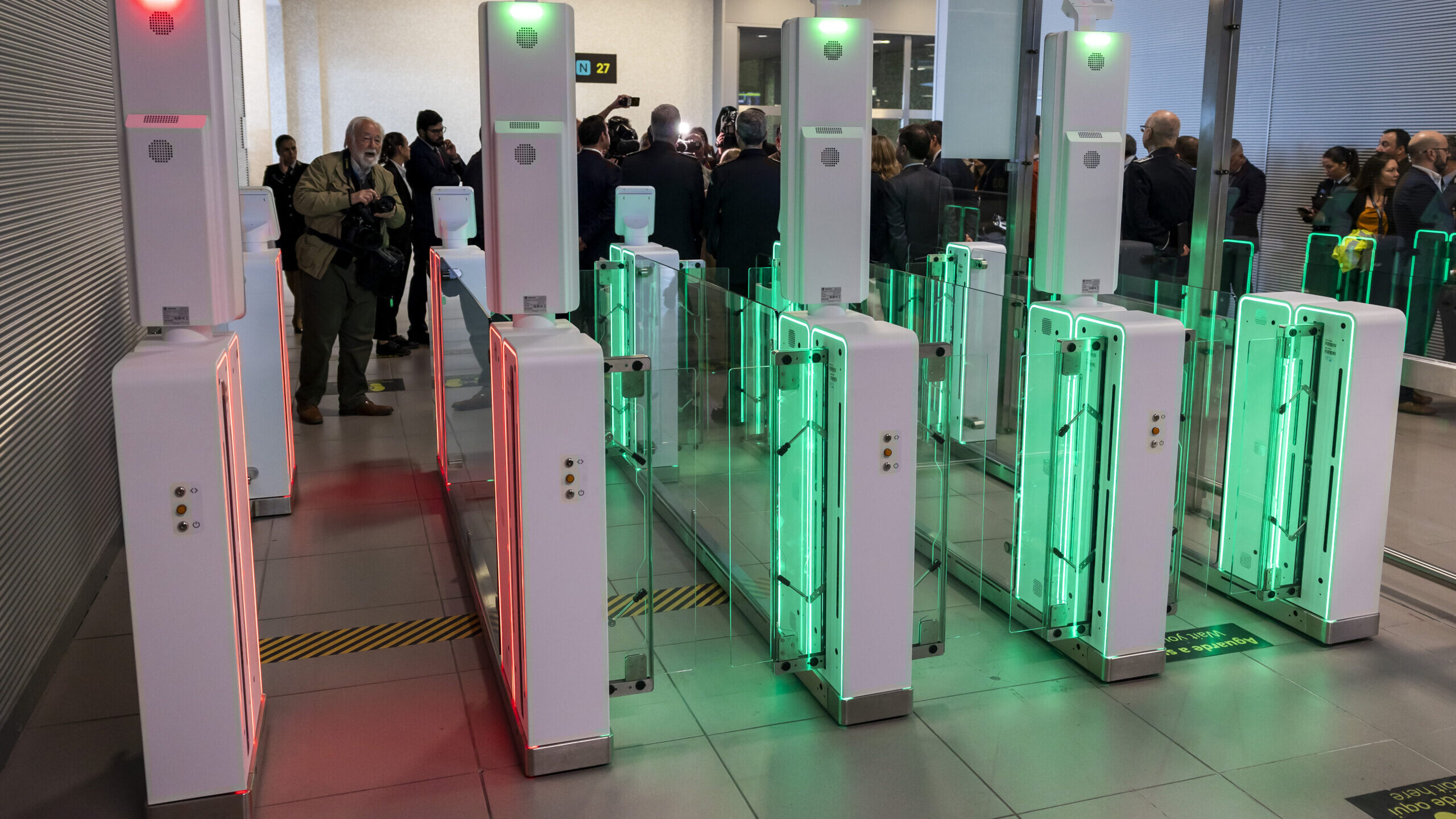 Administração Interna recusa suspender controlo nos aeroportos no verão ...
