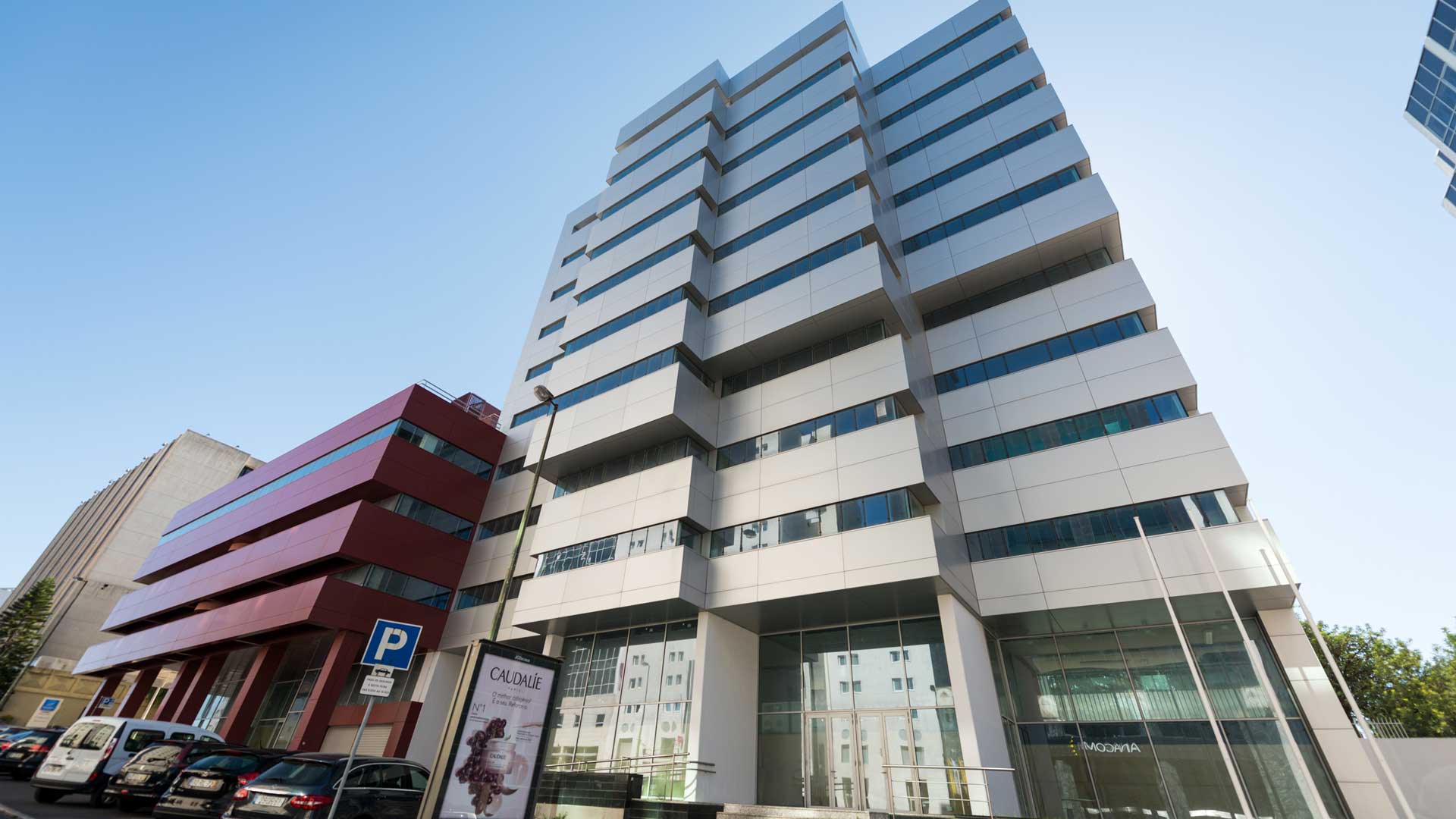 UAX celebra a graduação de quase 9.500 estudantes num curso marcado ...